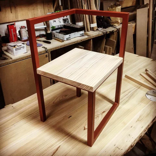 BIG CHIEF bureau et chaise par Tamim Daoudi et EPI Studio