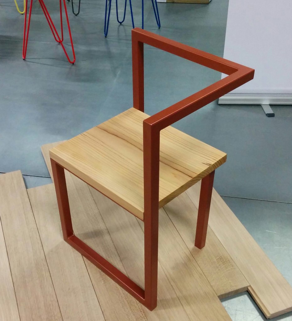 BIG CHIEF bureau et chaise par Tamim Daoudi et EPI Studio
