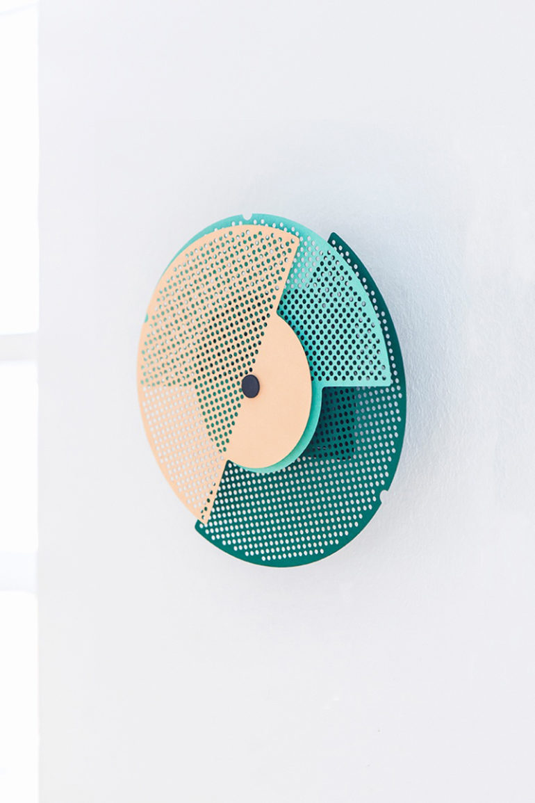 Graphic Time, la collection d'horloges abstraites du studio Raw Color ...