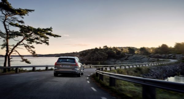 Nouveau break V60 Volvo : "bye bye le break cubique de tonton Gunder ...