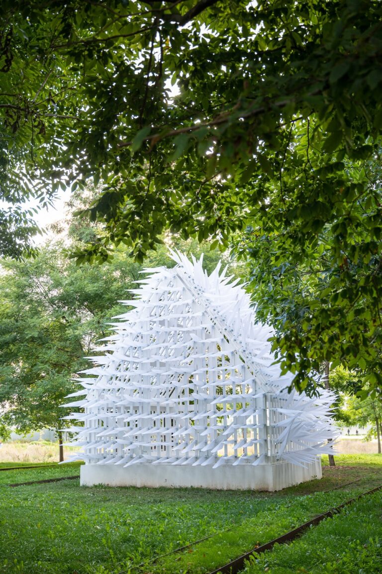 Shiver House, la cabane qui frissone par NEON studio - Blog Esprit Design