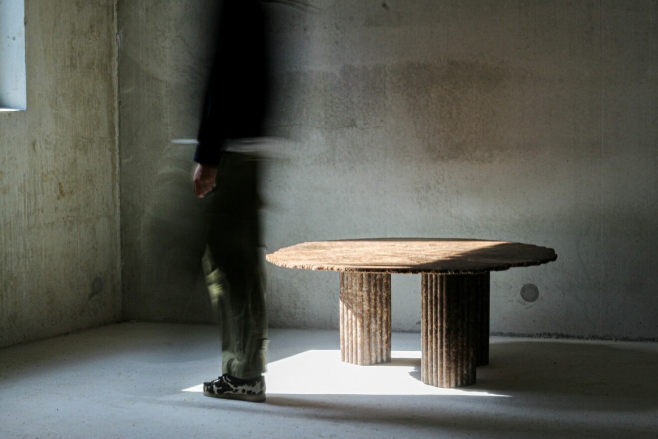 Mon Oncle a une table et relevable par Frédéric Cadet - Blog Esprit Design