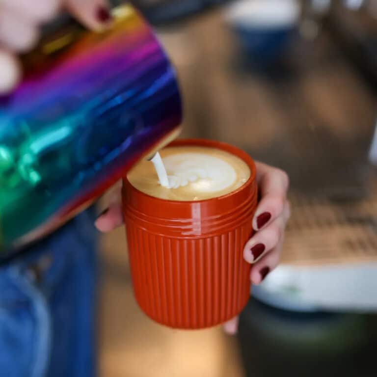 Margaux Keller signe un nouveau MUG pour la marque BINI - Blog Esprit ...