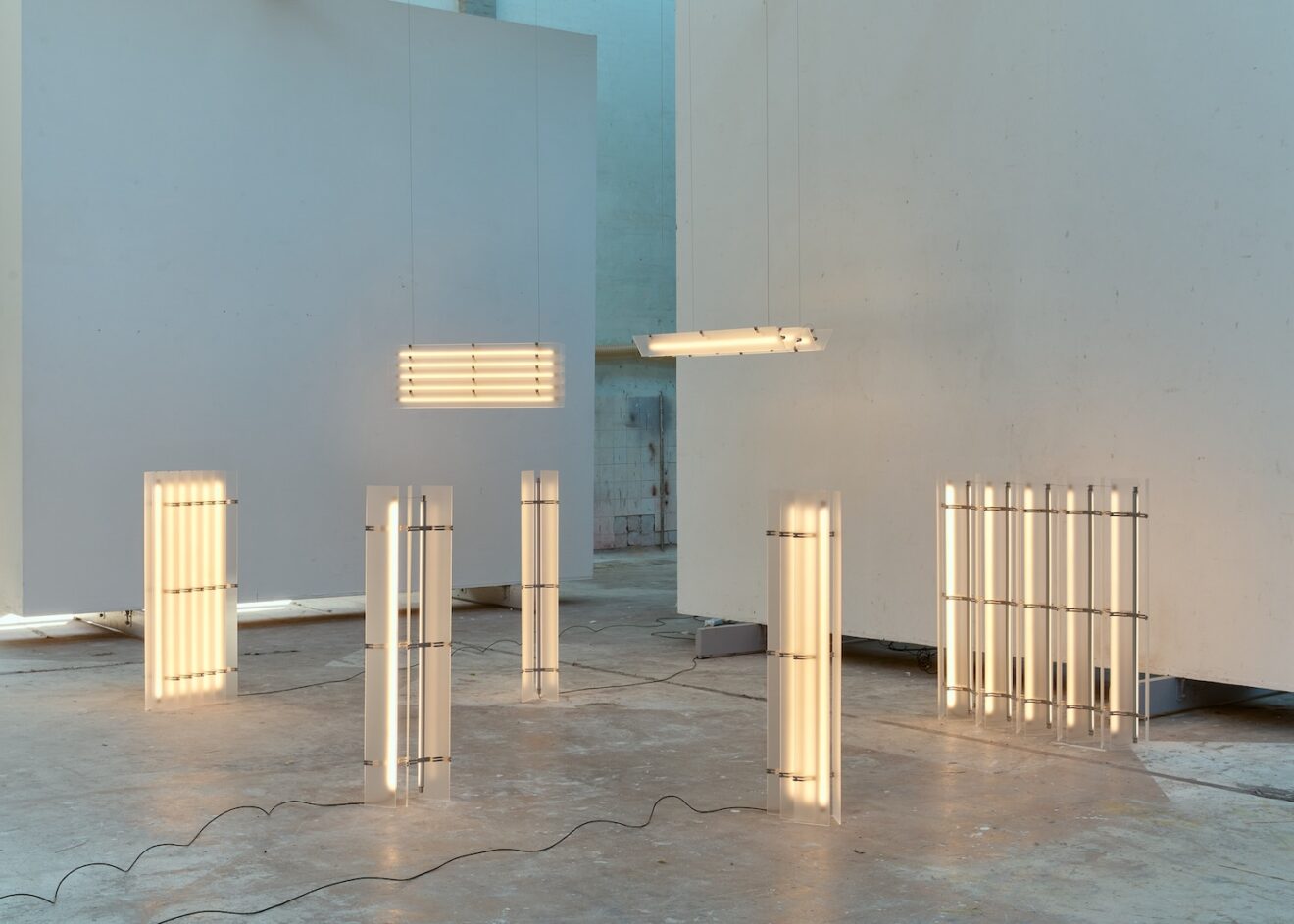 Design danois : Kasper Kyster présente Strata, des luminaires ...